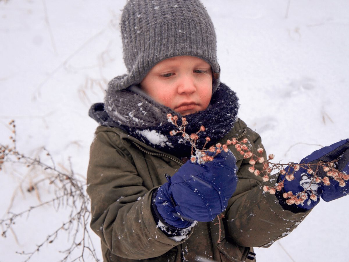 3 Colorful Ideas for a Winter Scavenger Hunt! - Our Days Outside