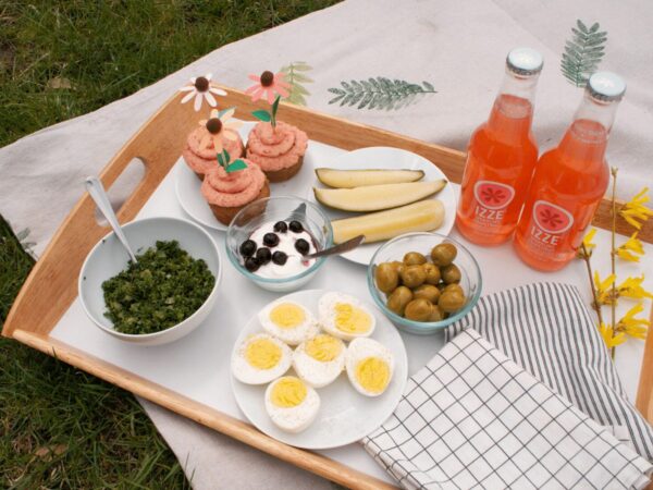 5 Festive Ideas for a Backyard Spring Picnic! - Our Days Outside