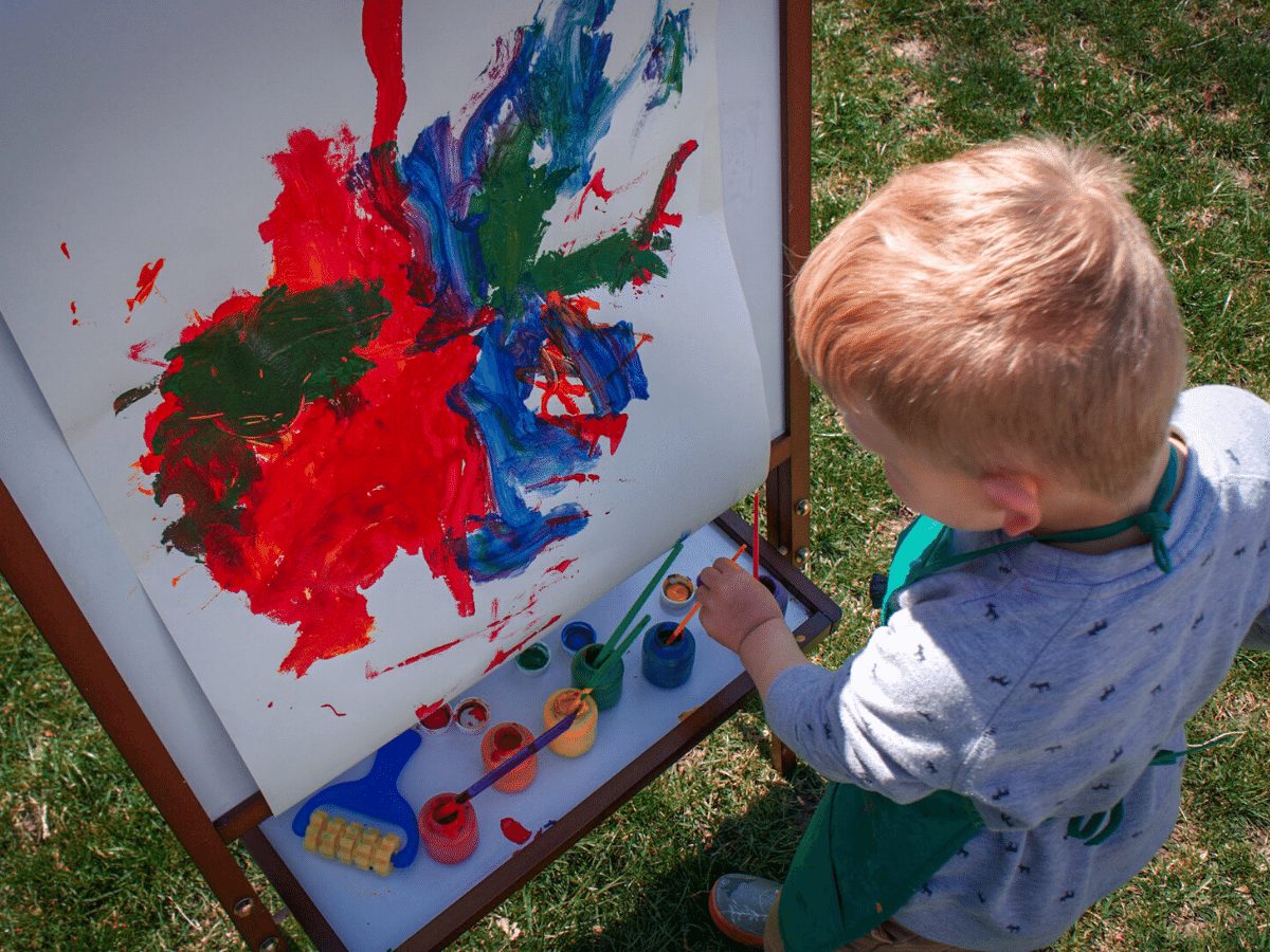 7 Creative Arts Play Ideas for your Backyard - Our Days Outside