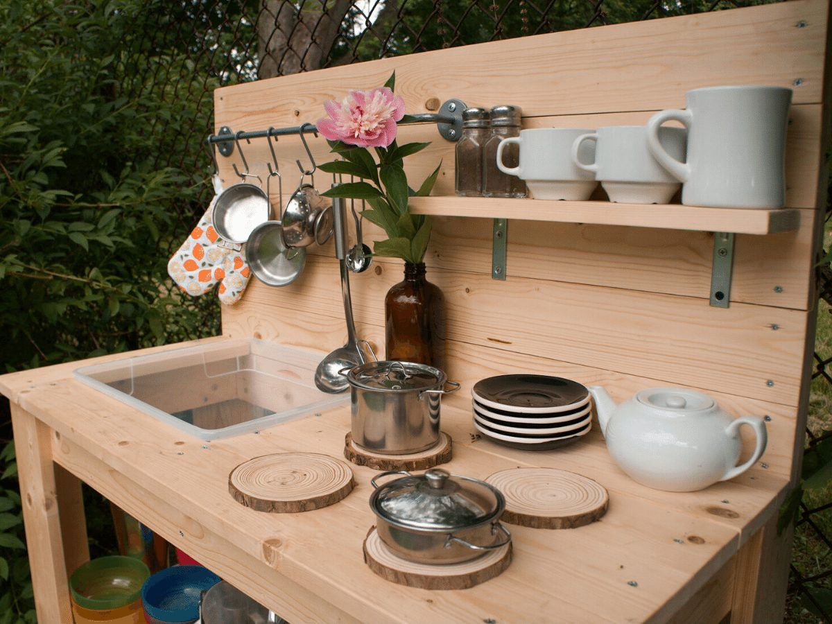 How to Create an Amazing Mud Kitchen with these 9 Ideas